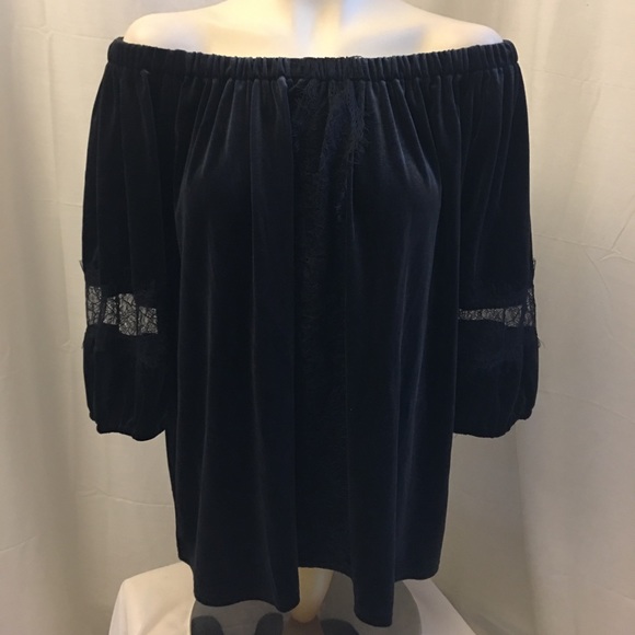 The Pyramid Collection | Tops | Pyramid Collection Black Velvet Off ...